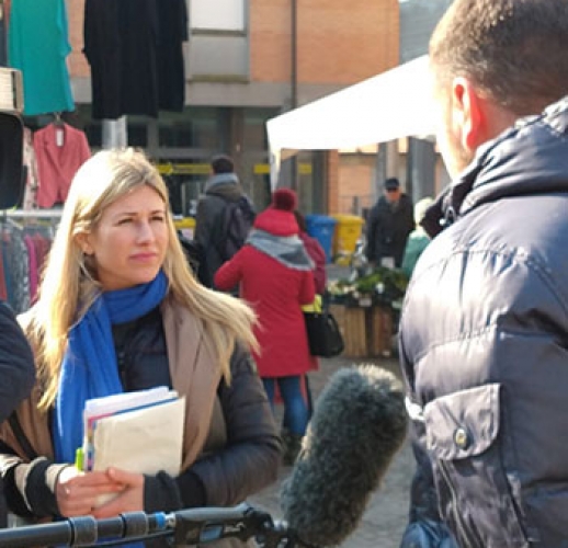 Sandra Ribbe ist Produzentin, Autorin und Reporterin